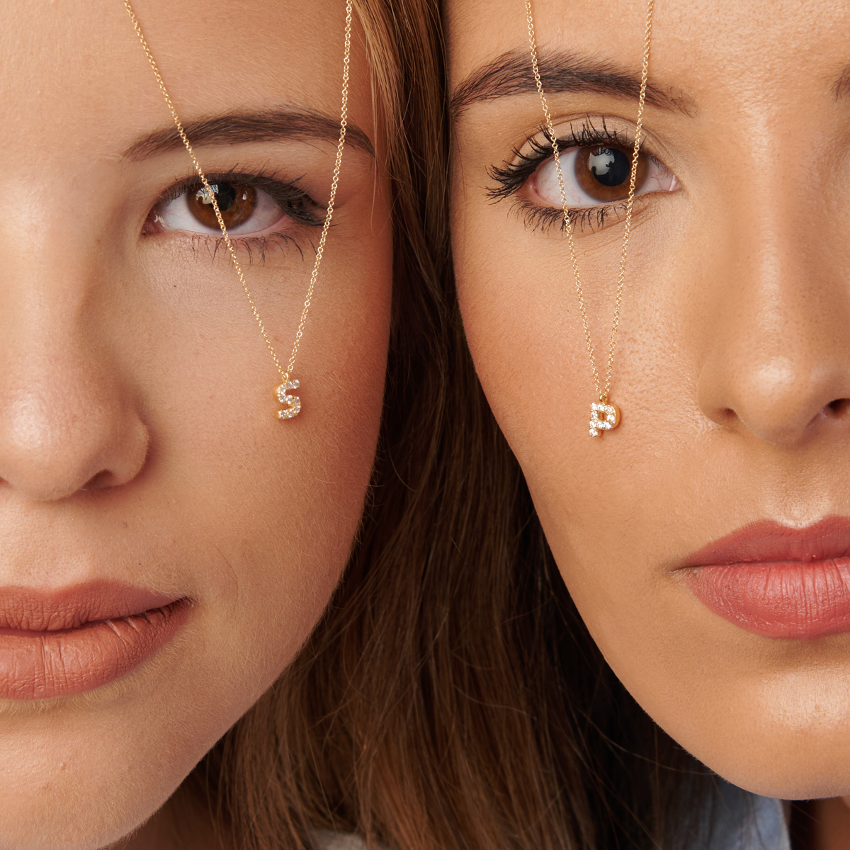 Regalos personalizados en oro de 18 quilates: Collares con inicial que ...